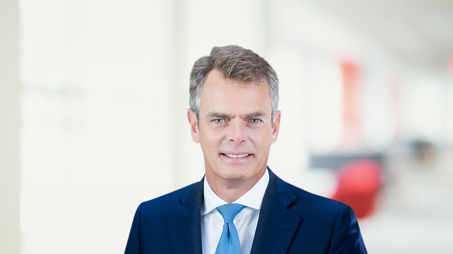 Rolf-Magnus Weddigen - Management Consultant | Bain & Company